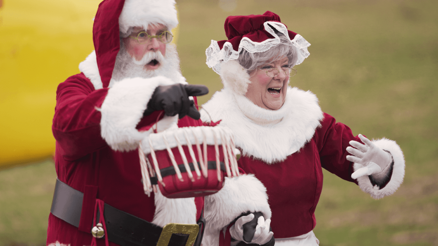 Santa Neighborhood Tours – Lake Chelan Chamber of Commerce